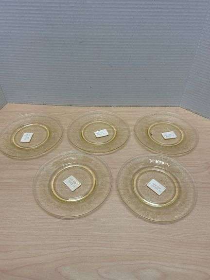 5 Yellow Glass Plates with Floral Pattern and Etched Details - Auction Ohio