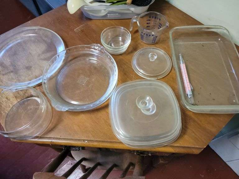 Assorted Pyrex, Measuring Cup, Large Platter, Baking Dishes, Lids, Etc ...