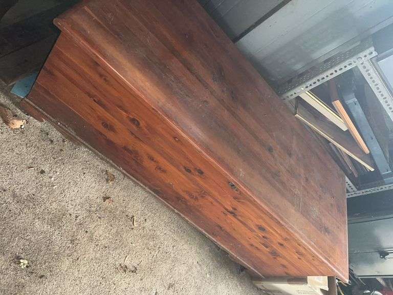 Large cedar hope chest - Auction Ohio