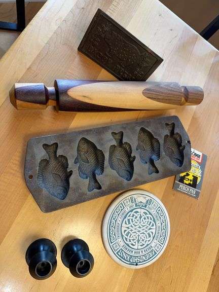 Kitchen collectibles -Lodge perch pan, artisan rolling pin etc ...