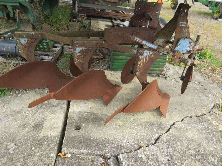 Ford 3 bottom plow, 3pt. - Auction Ohio