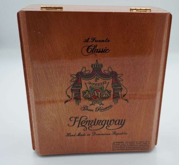 ELVIS Albums, Books, Collectables /Cigar Boxes/Glass/Tea sets - Auction ...