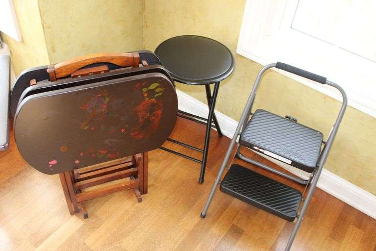 Folding Side Tables & Stools - Auction Ohio