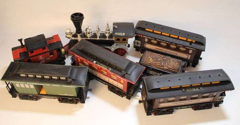 JIM BEAM TRAIN SET WITH TRACKS AND MULTIPLE CARS. - Auction Ohio