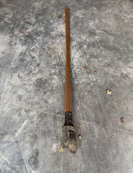 8 foot post hole digger - Auction Ohio
