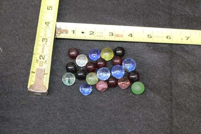 20 Vintage Glass Marbles in Assorted Colors - Auction Ohio