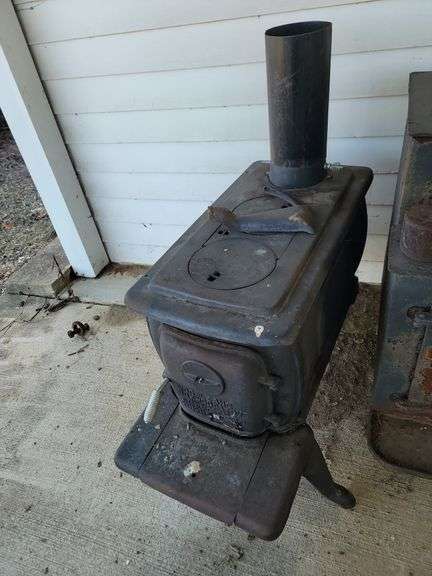 Vogelzang Boxwood Stove Model Bx-42E 42''X38''X27'' Has A Crack Down ...