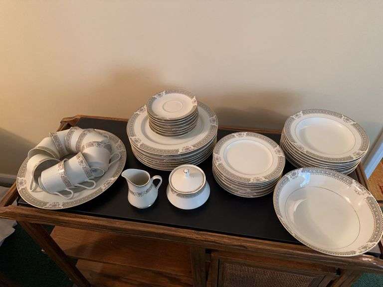 Mikasa china set - Ivory China, Richelieu - Auction Ohio