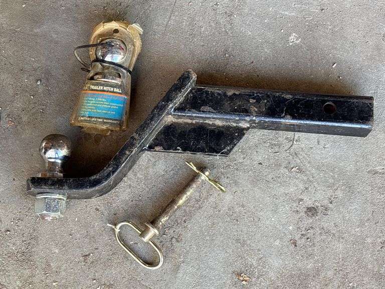 Hitch w/ball extra ball and pin - Auction Ohio