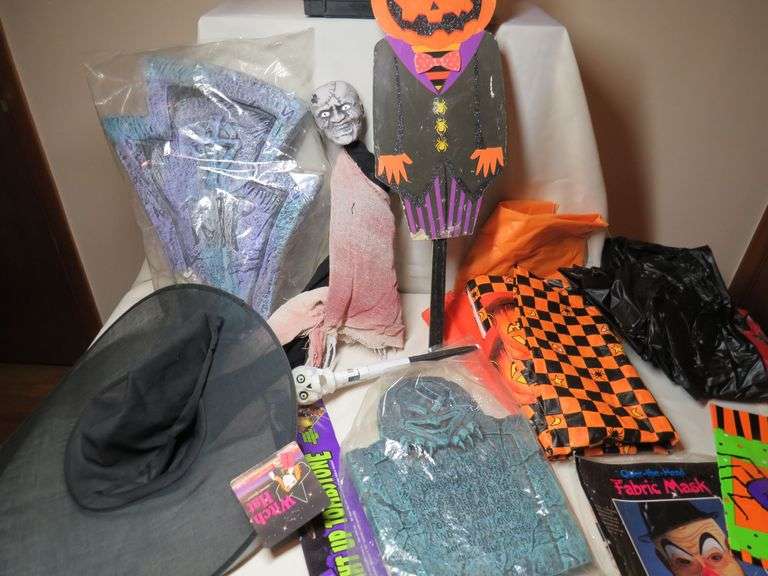 Halloween Decor - Auction Ohio