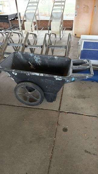 Used Black Plastic Wheelbarrow - Auction Ohio