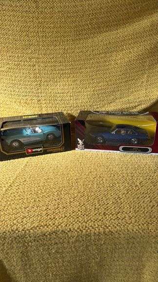 Bburago 1:18 Scale Diecast Cars: 1957 Corvette & 1975 Jaguar XJS ...