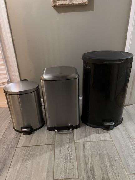 #3 Hands Free Step on Trash Cans - Auction Ohio