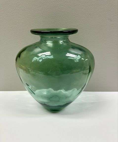 Pale Green Glass Vase - Auction Ohio