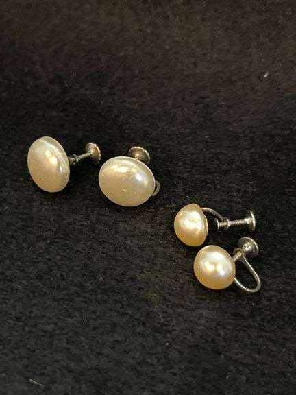 Two Screw-Back vintage pearl like earrings - Auction Ohio
