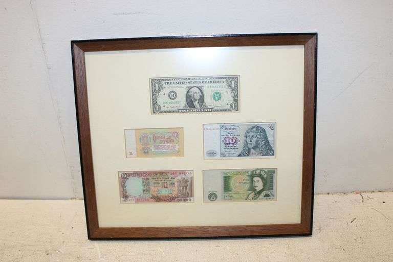 World Currency Display - Auction Ohio