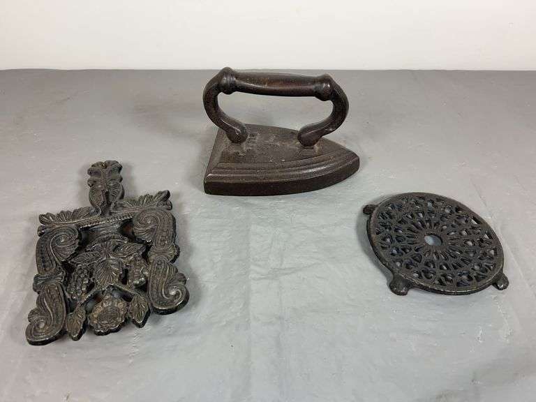 Cast Iron Sad Iron & Trivets - Auction Ohio