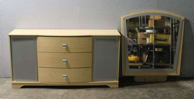 Dresser With Replicated Maple Grain and Matching Mirror - Auction Ohio