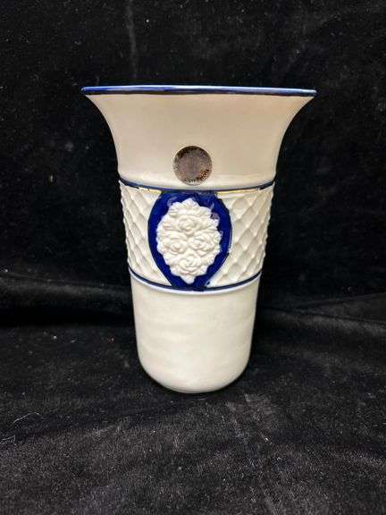 Royal Confetti Wellington Castle Glass Porcelain Vase with Decorative ...