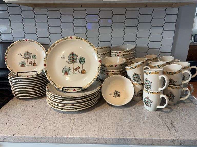 Thomson Pottery Dinnerware Set - Auction Ohio