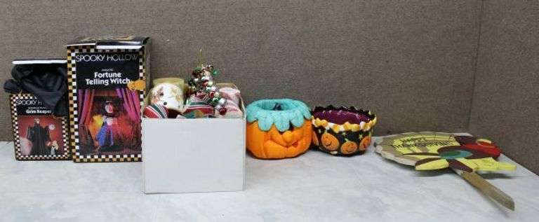 Halloween and Fall-Themed Decorations and Figurines Lot - Auction Ohio