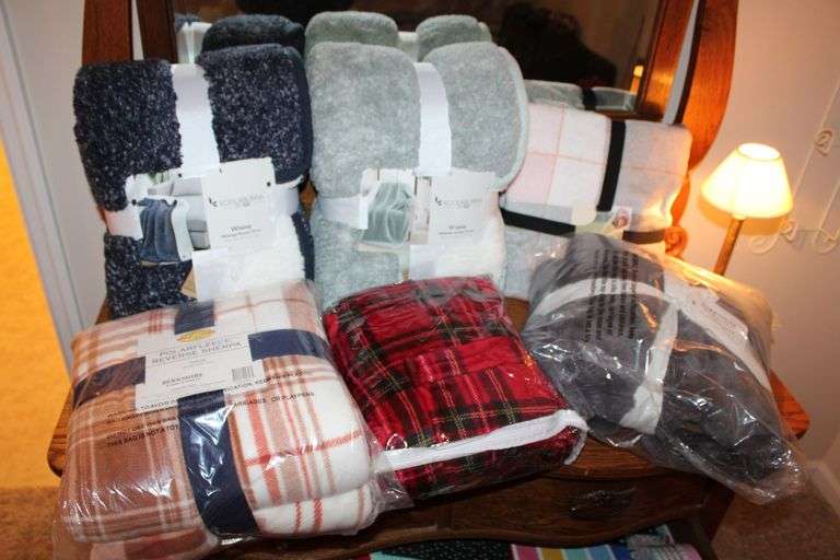 Blankets & throws - Auction Ohio