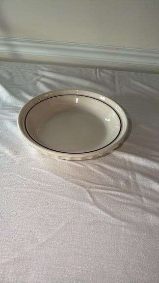 Longaberger Round Baking Dish - Auction Ohio