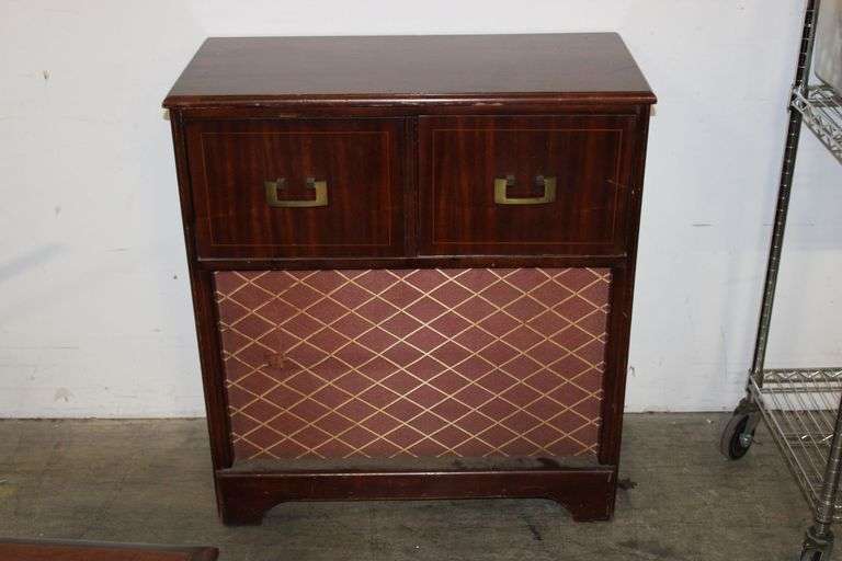 MCM Temple Console Stereo - Auction Ohio