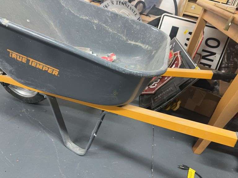 True Temper wheelbarrow - Auction Ohio