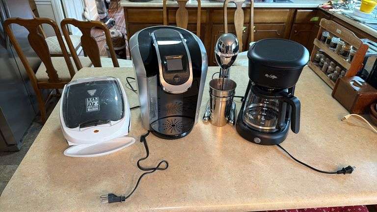 Assorted Kitchen Appliances Including Mr. Coffee - Auction Ohio
