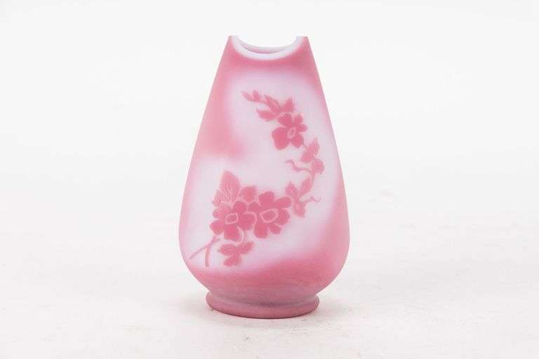 Collector's Piece: Limited Edition Fenton Rose Quartz Vase - Auction Ohio