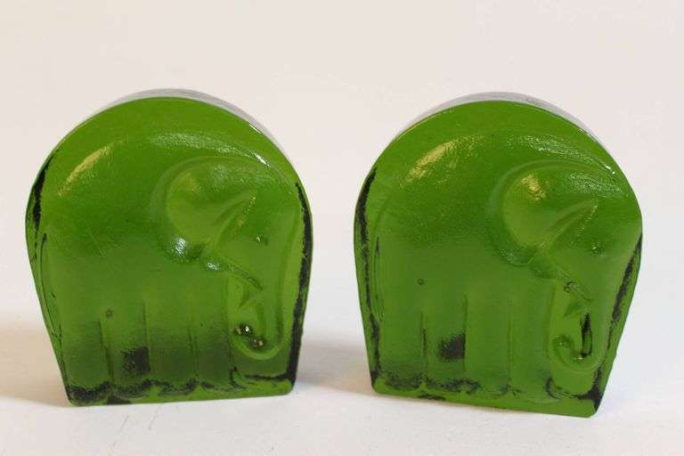 GREEN ELEPHANT BLENKO GLASS BOOKENDS. - Auction Ohio