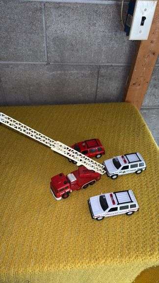 Set of 4 Diecast Emergency Vehicles - Auction Ohio