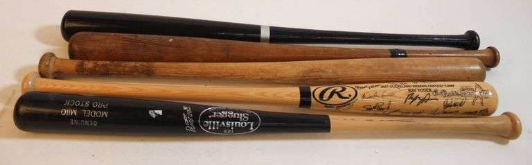 BASEBALL BATS WITH AUTOGRAPHS AND BRAND MARKS. - Auction Ohio