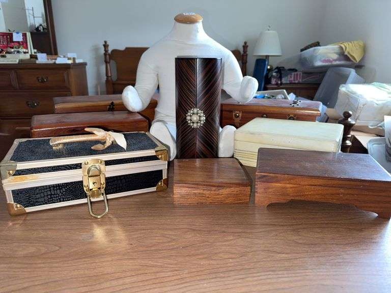 Jewelry Boxes & Mannequin - Auction Ohio