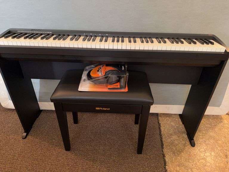 Roland FP-10 ACR - Auction Ohio