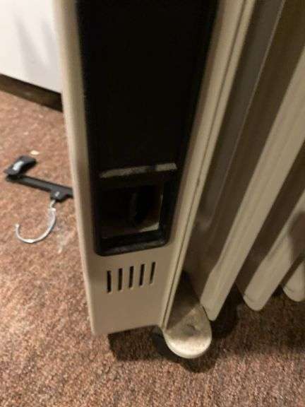 DeLonghi portable electric oil radiator - Auction Ohio