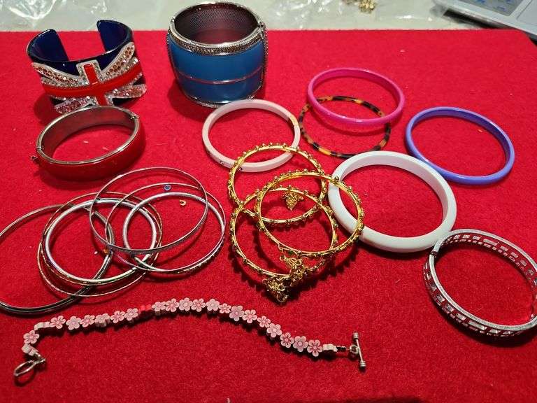 Assorted Bangle Bracelets - Auction Ohio