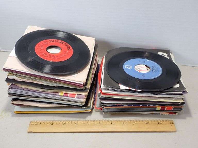 STACK OF JUKEBOX RECORDS - Auction Ohio