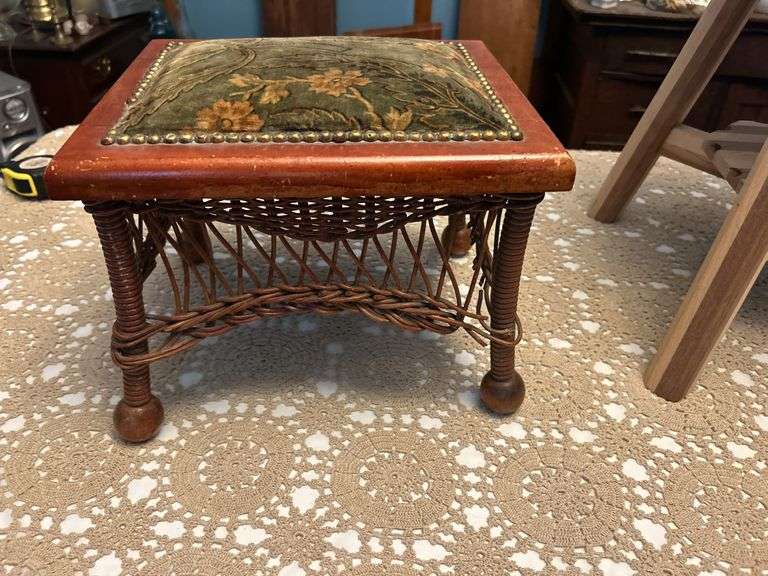 3 stools - Auction Ohio