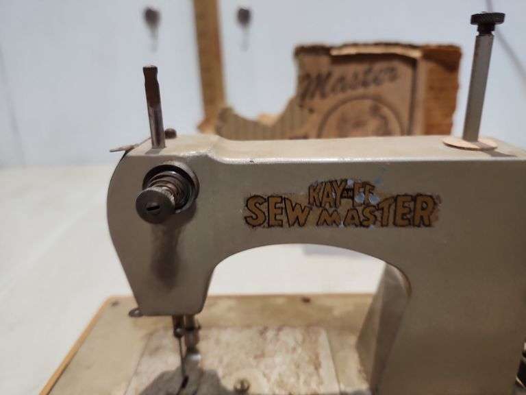 Vintage Kayanee Sewmaster Sewing Machine With Original Damaged Box 7"X8 ...