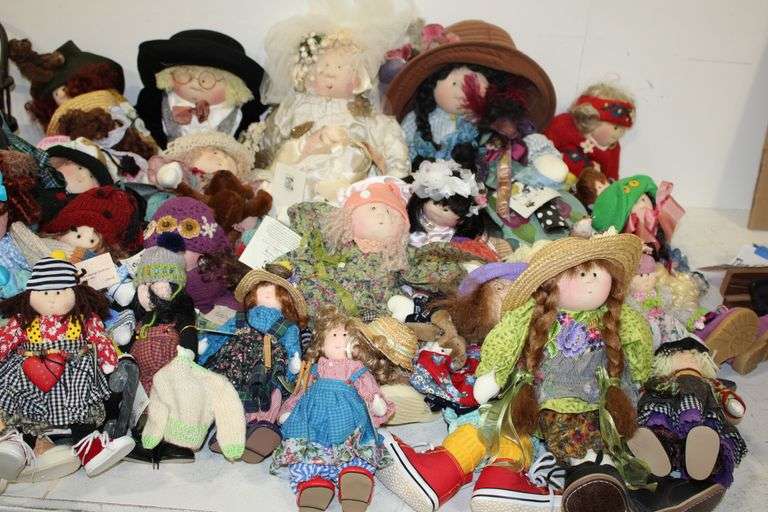 Collection of Cloth Dolls - Auction Ohio
