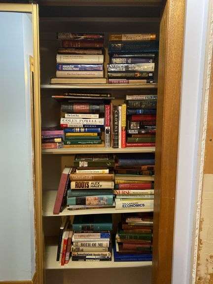Large selection of books - Auction Ohio