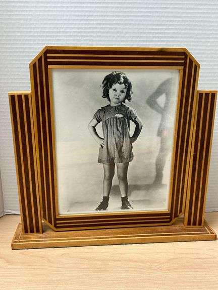 Tilt Swing Picture Frame - Auction Ohio