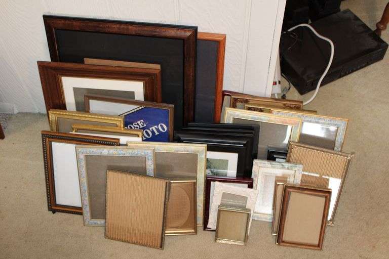 Picture & Photo Frames - Auction Ohio