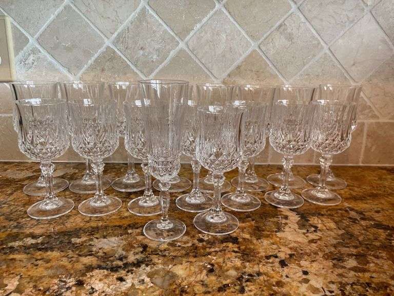 Crystal stemware - Auction Ohio