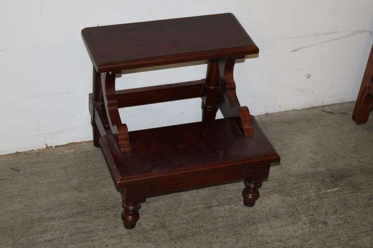 Bombay Co. Stairs - Auction Ohio