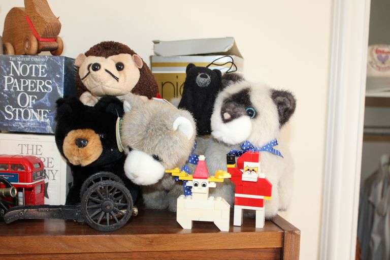 Stuffed Animals & Décor - Auction Ohio
