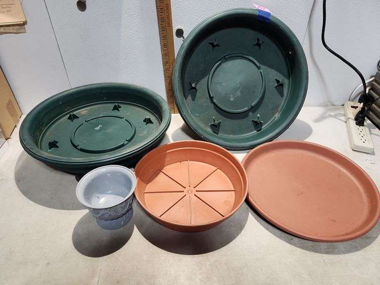 Planter Bottoms 2 On Wheels 16'' And Small Planter Pot - Auction Ohio