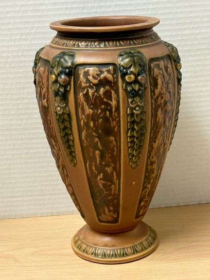 Roseville Pottery Vase - Auction Ohio